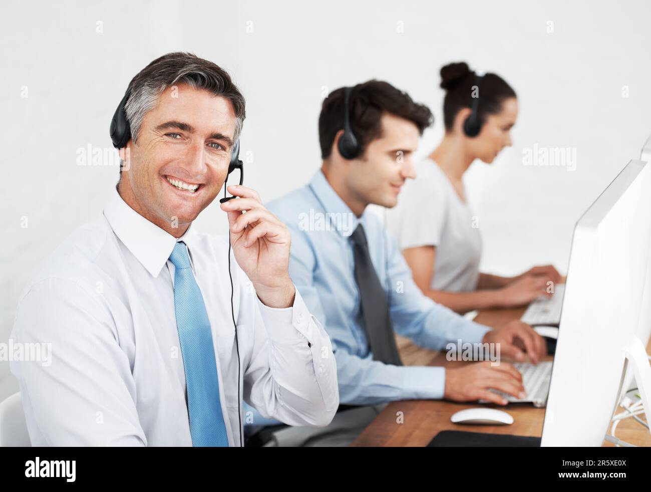 Businesswomen wearing headsets hi-res stock photography and images - Alamy