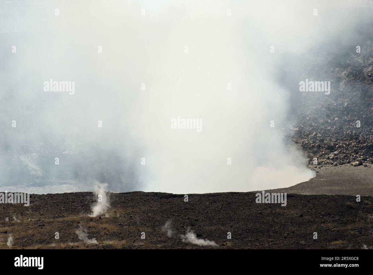 Volcano fumes hi-res stock photography and images - Alamy