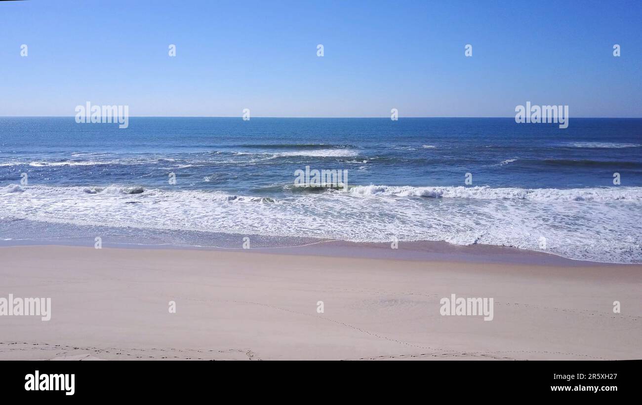 Flying along the beach 4k hi-res stock photography and images - Alamy