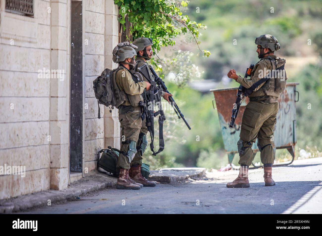 Nablus, Palestine. 05th June, 2023. Israeli soldiers stand alert at a ...