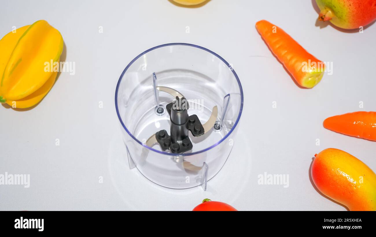 The Multifunctional Purple Mini Capsule Blender is a compact and ...