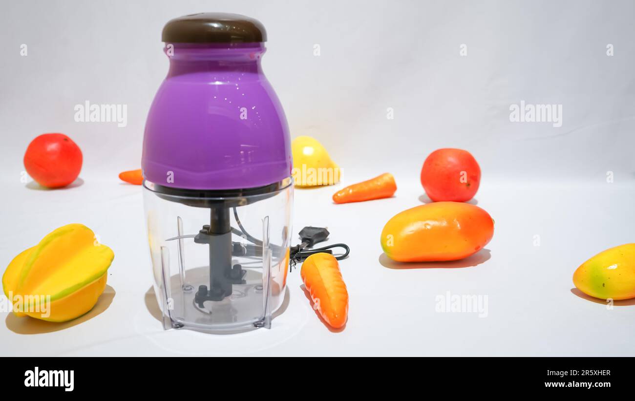The Multifunctional Purple Mini Capsule Blender is a compact and ...