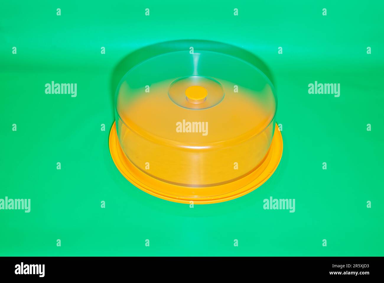 The Yellow Round Cake Container with Clear Lid is a stylish and ...