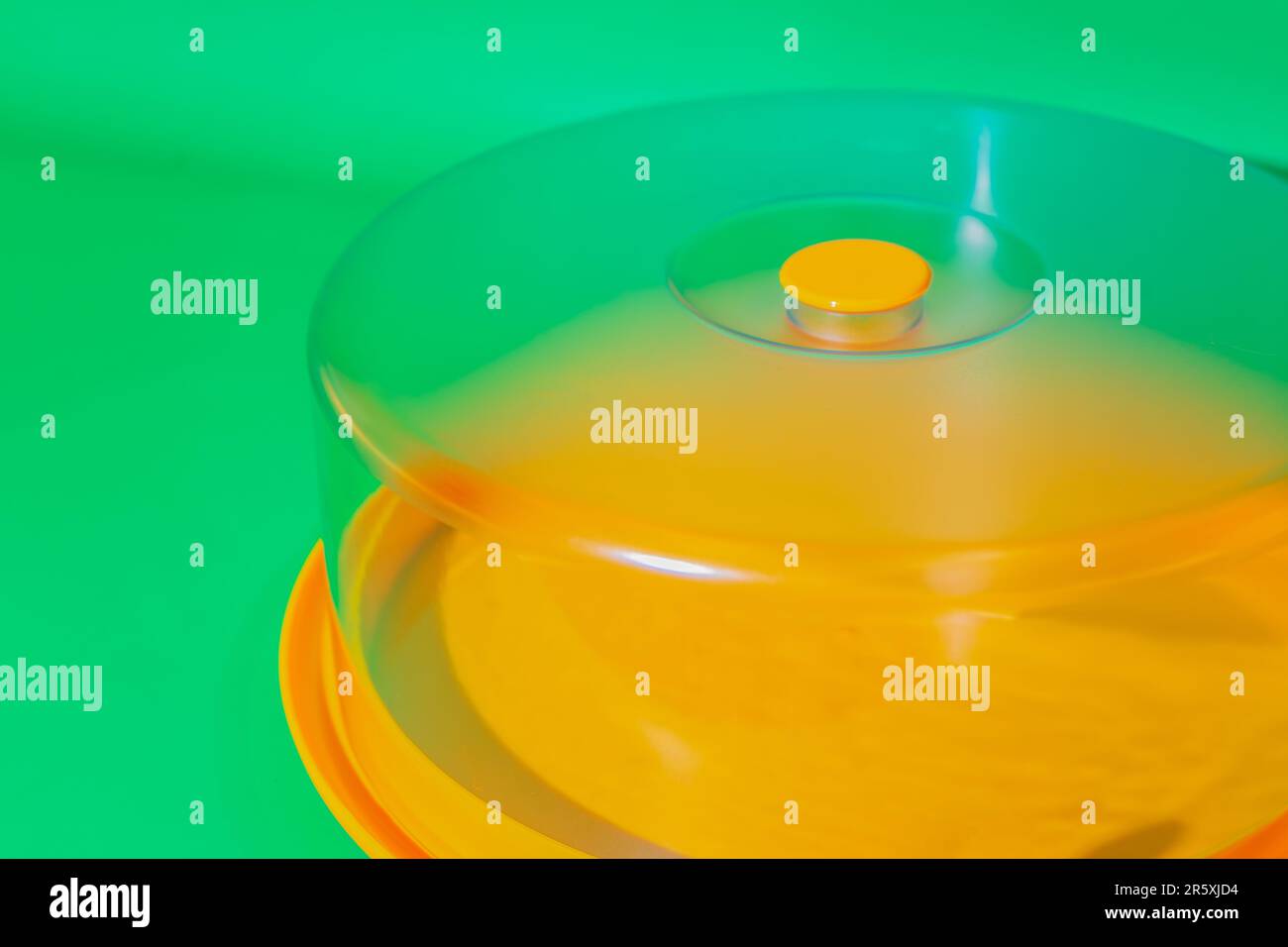 The Yellow Round Cake Container with Clear Lid is a stylish and ...