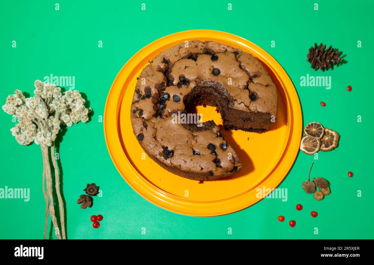 A Round Yellow Cake Tray is a perfect addition to any dessert ...