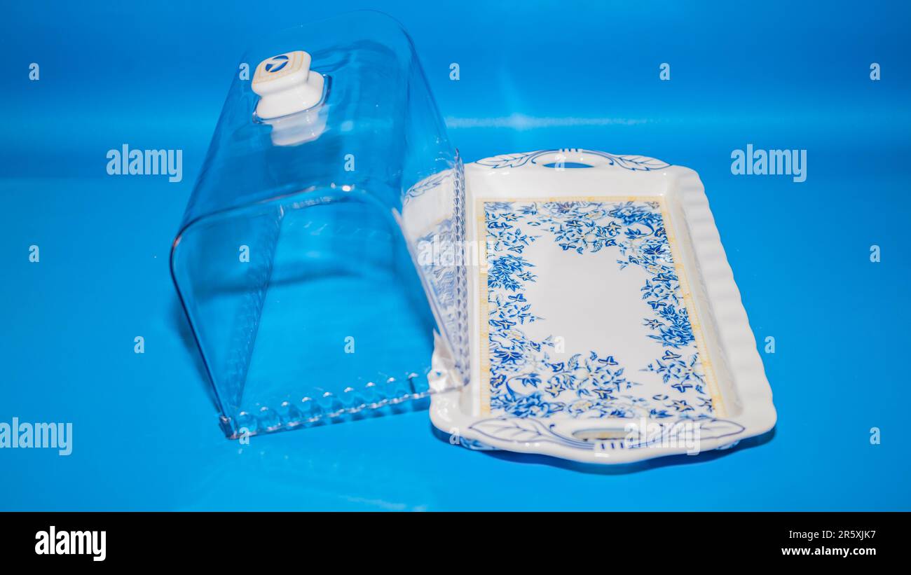 The Blue Flower Pattern Ceramic Rectangular Cake Container is a ...