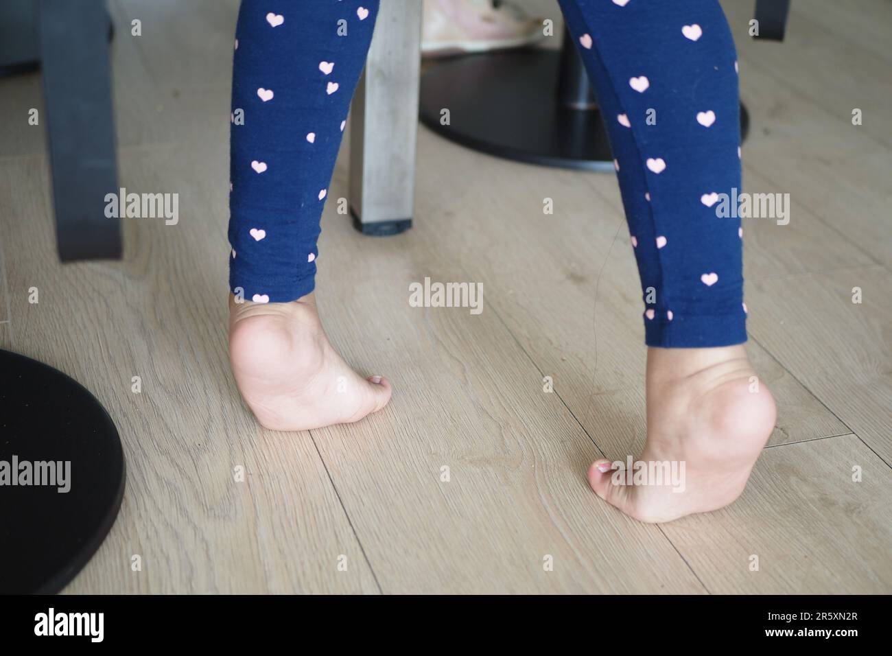 Child on tip toes hi-res stock photography and images - Alamy