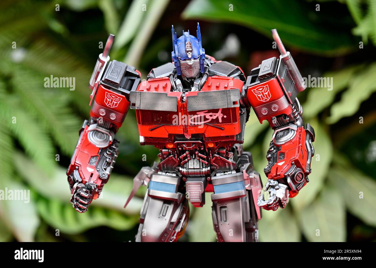 An Optimus Prime toy posed on the red carpet at the premiere of ...