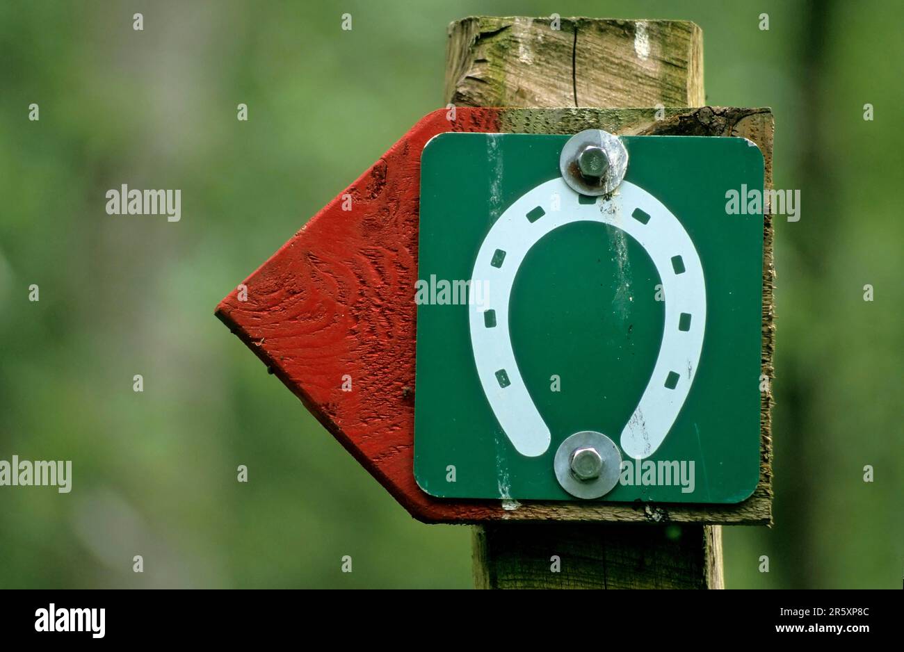 Sign: bridle path, horseshoe Stock Photo - Alamy