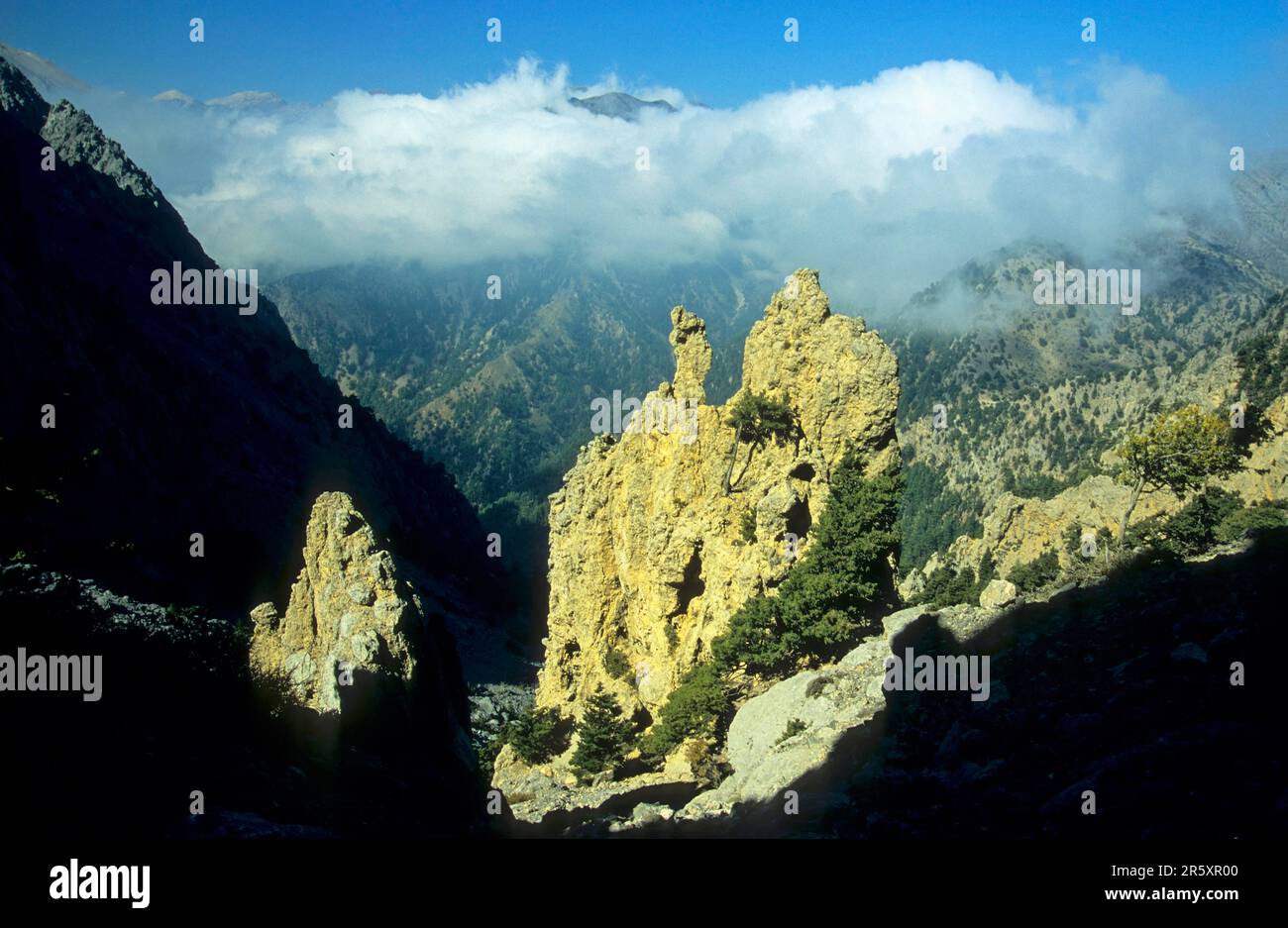 White mountains crete hi-res stock photography and images - Alamy