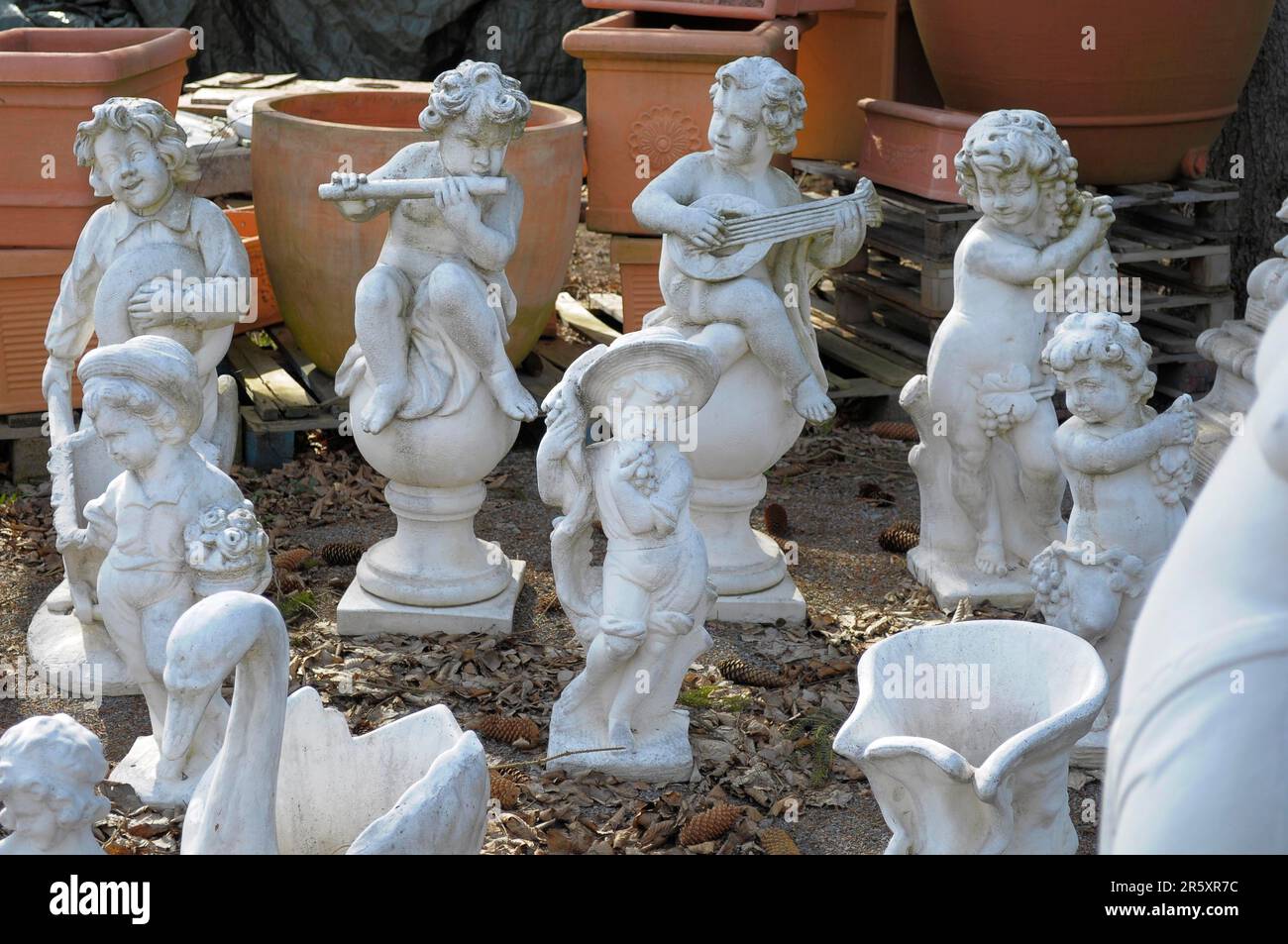 Human figures as artwork hi-res stock photography and images - Alamy