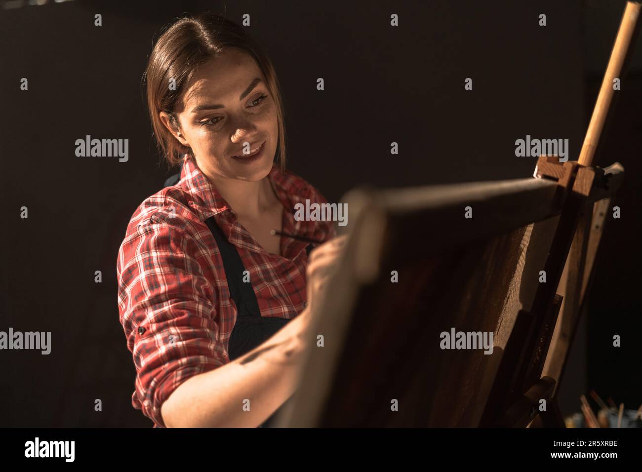 Portrait of a talented female artist drawing a masterpiece of oil ...