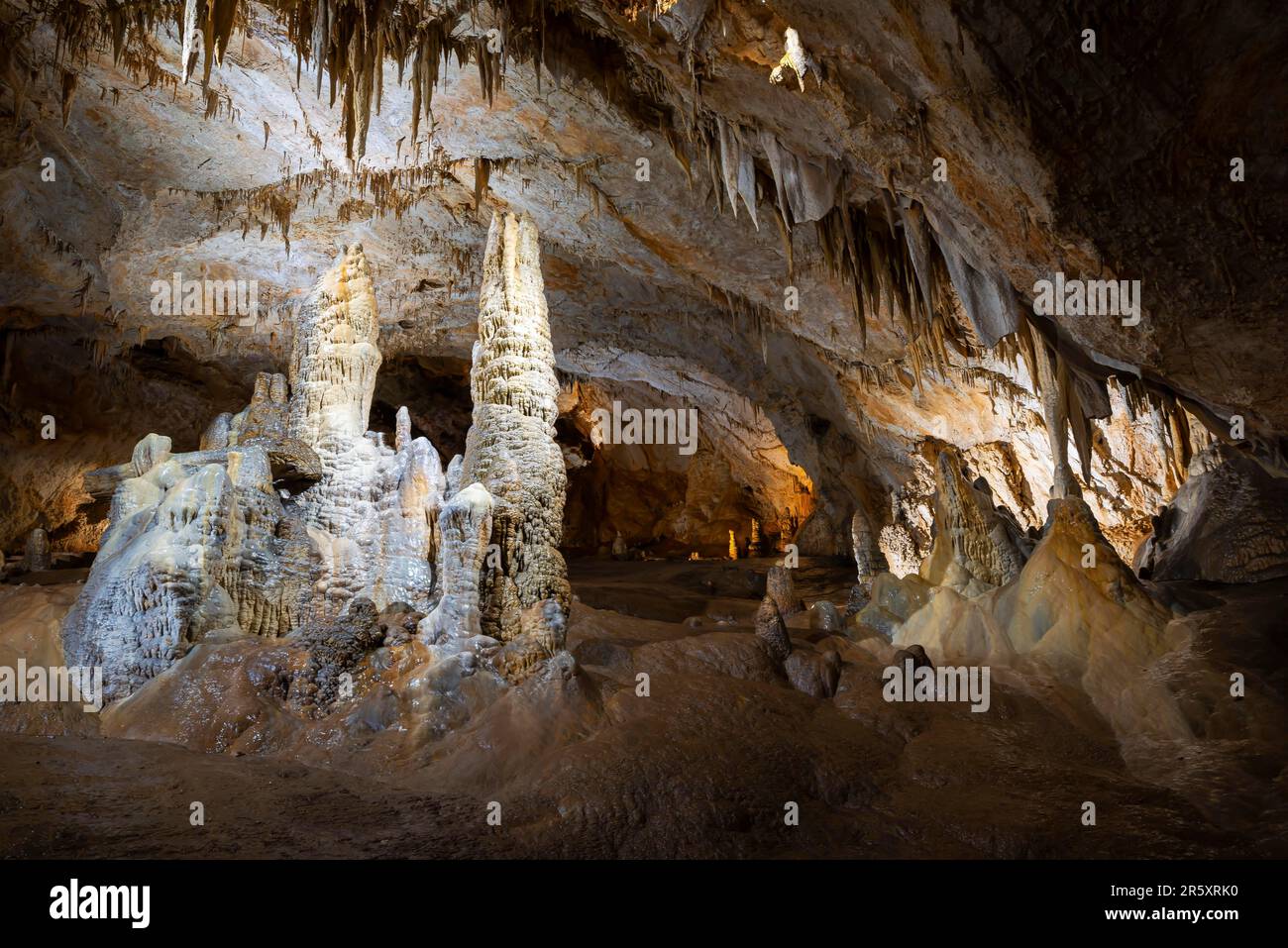 Stalagmites, stalactites, limestone deposits, Lipa Cave, Lipska pecina ...