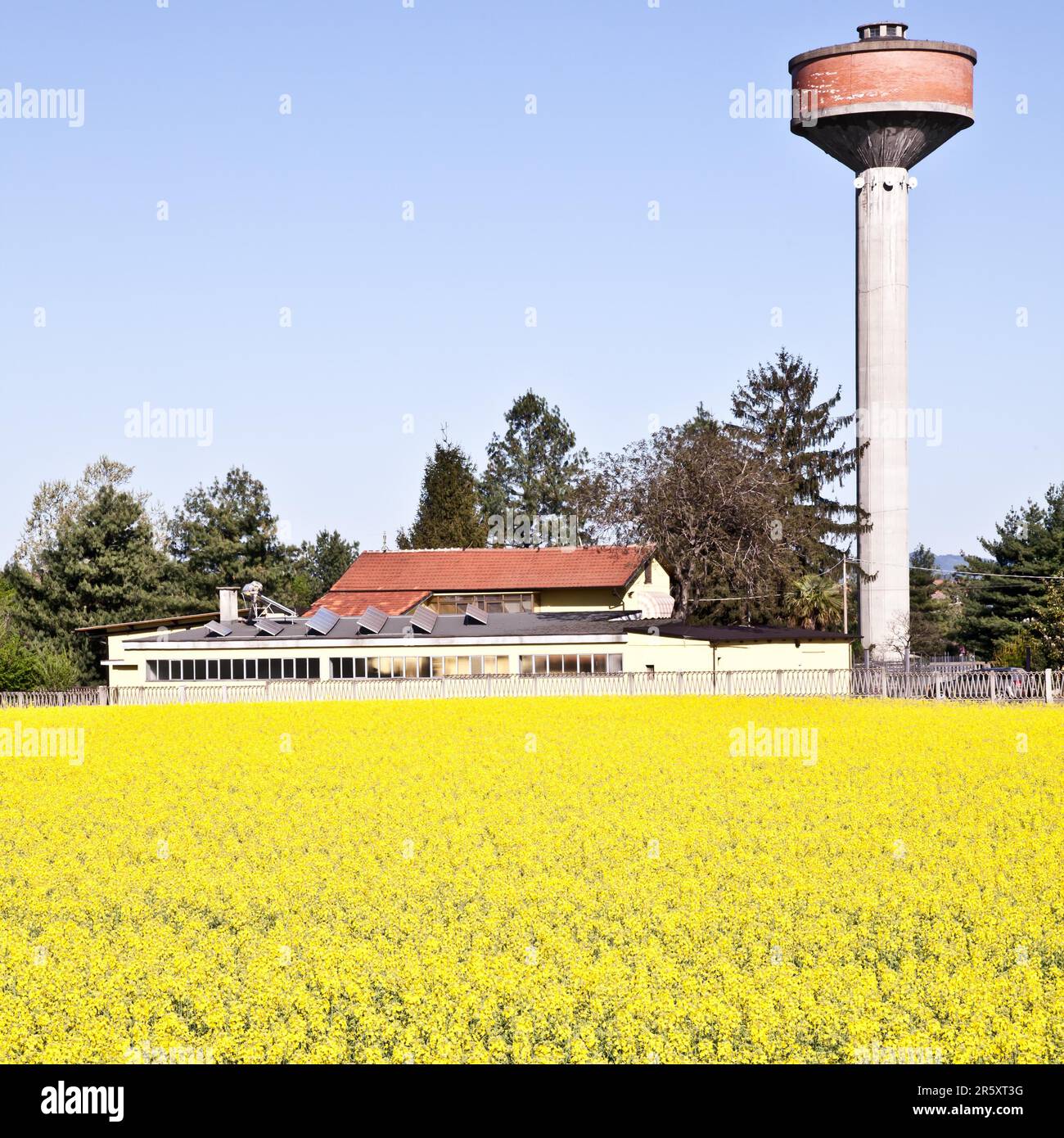 Water field tower hi-res stock photography and images - Alamy