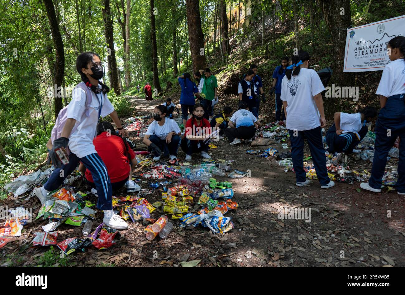 GANGTOK, INDIA, MAY 29: Students collects trash during The Himalayan ...