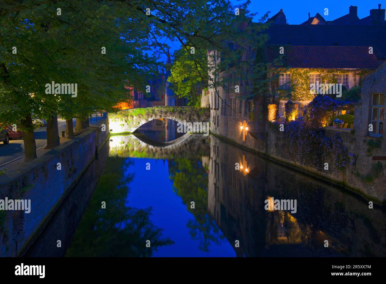 Bridge over canal, Old Town of Bruges, Flanders, Belgium Stock Photo ...