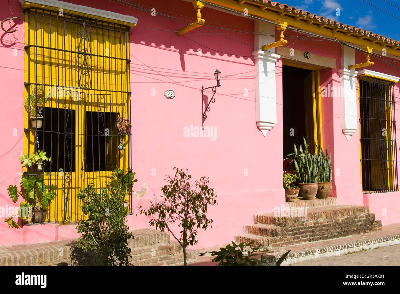 Pink house caribbean hi-res stock photography and images - Alamy