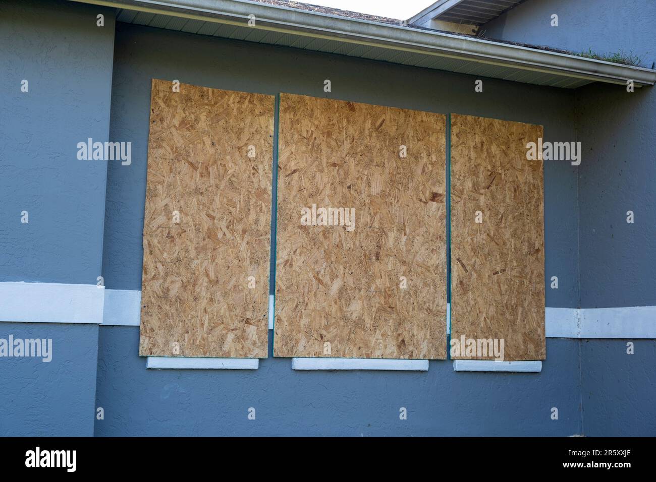 Window boarding hurricane hi-res stock photography and images - Alamy
