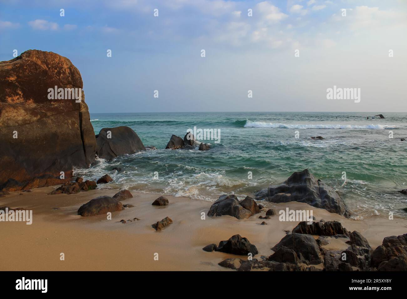 Famous rock of Dalawella Beach, Unawatuna, Sri Lanka Stock Photo - Alamy