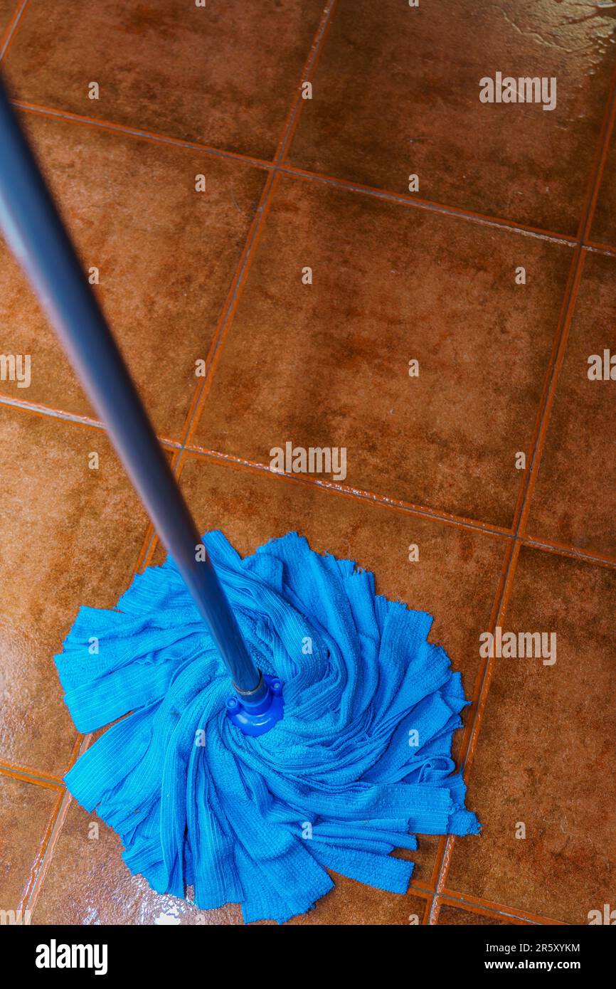 Top view of a blue mop mopping the floor Stock Photo - Alamy