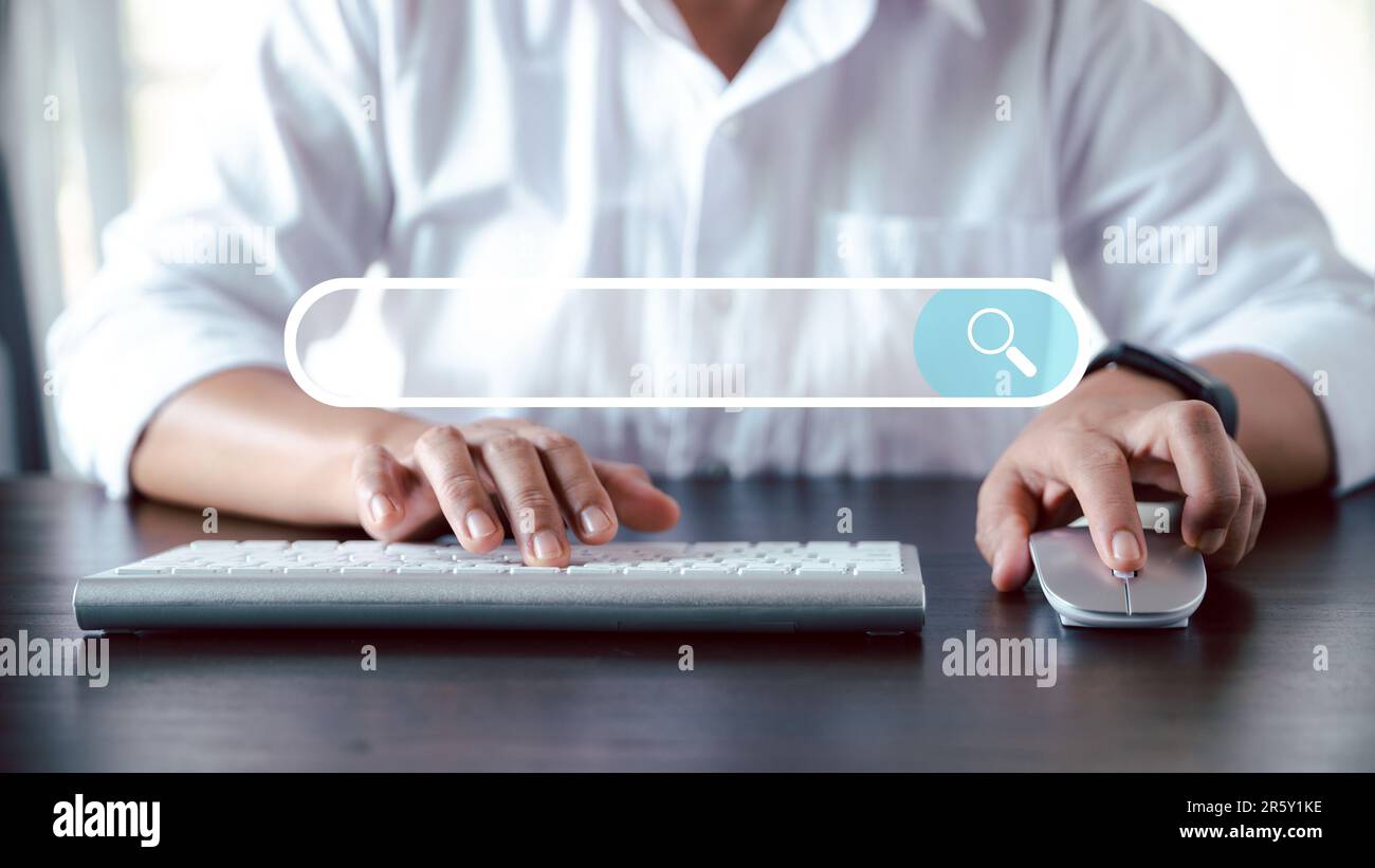 Laptop screen search bar hi-res stock photography and images - Alamy