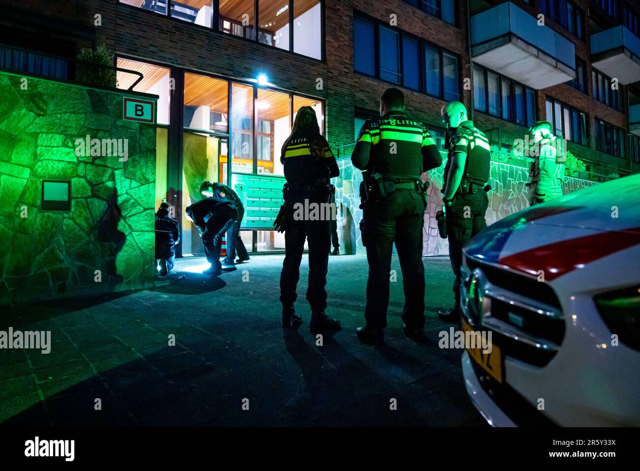 ROTTERDAM - An explosion has occurred at the entrance door of a flat on ...