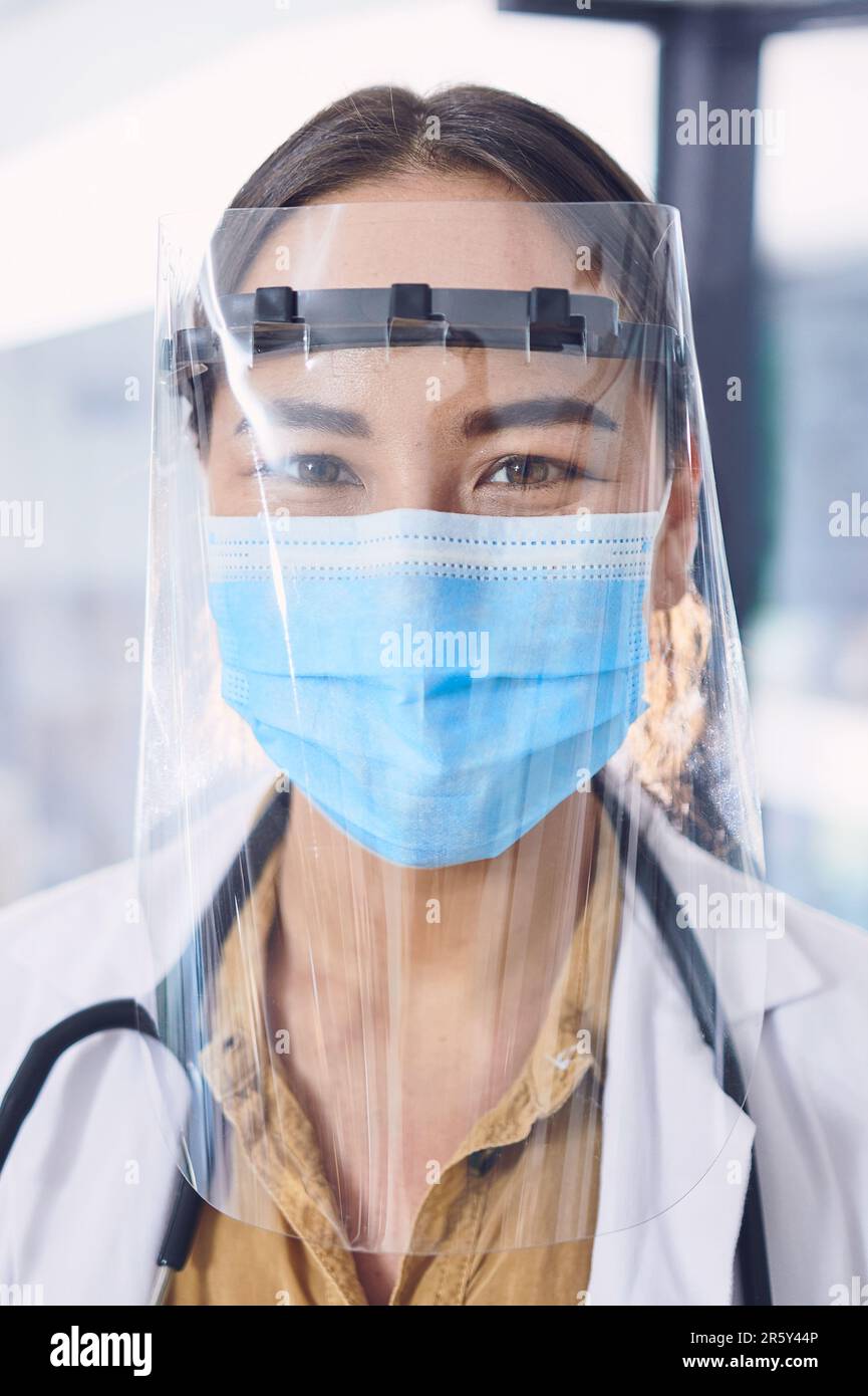African health worker face shield hi-res stock photography and images ...