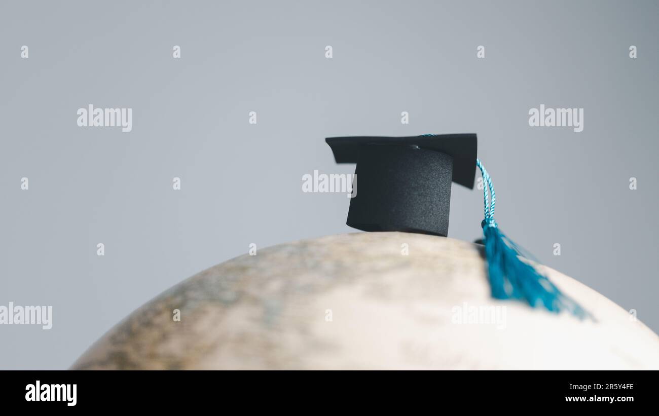 Graduation cap with Earth globe. Concept of global business study ...
