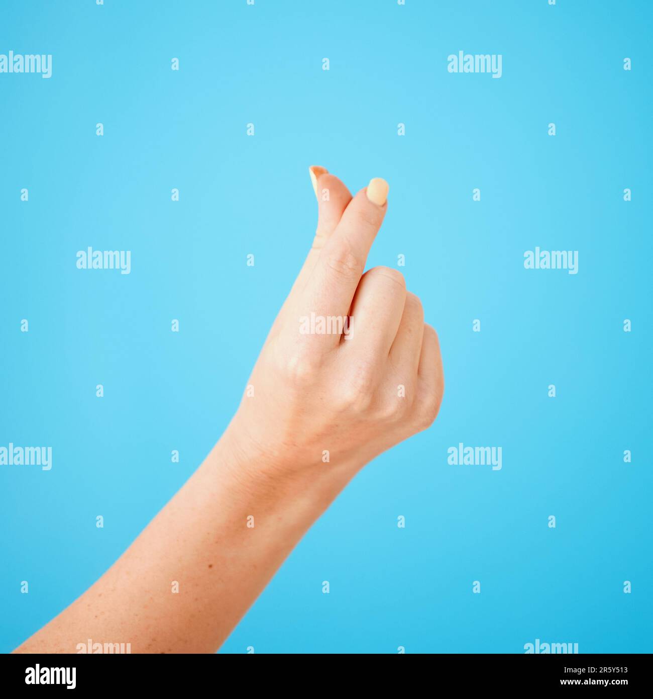 Person rubbing hands together hi-res stock photography and images - Alamy