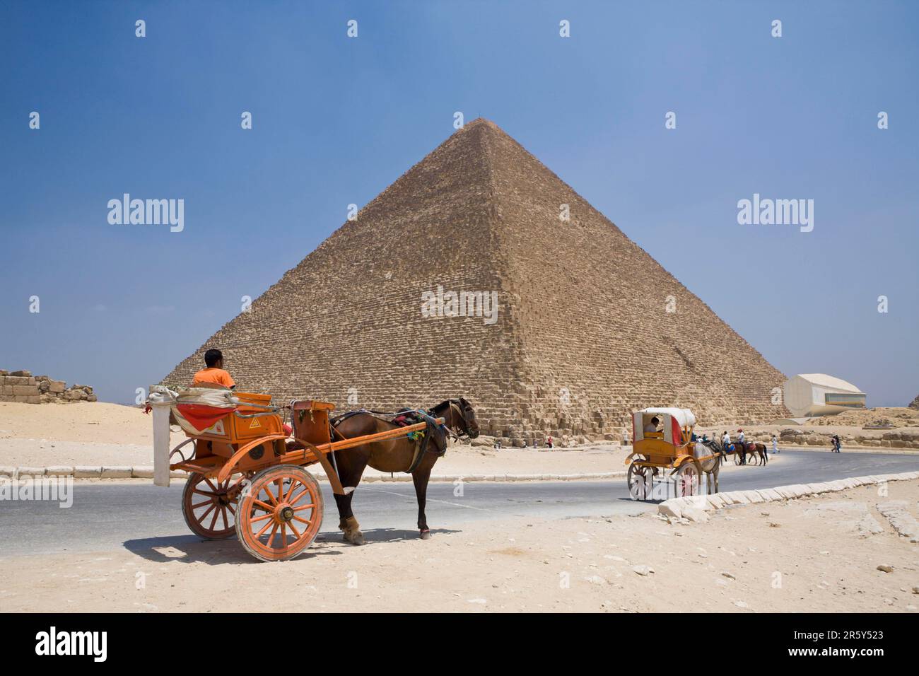 Carriages, Cheops Pyramid, Giza, Cairo, Egypt Stock Photo - Alamy