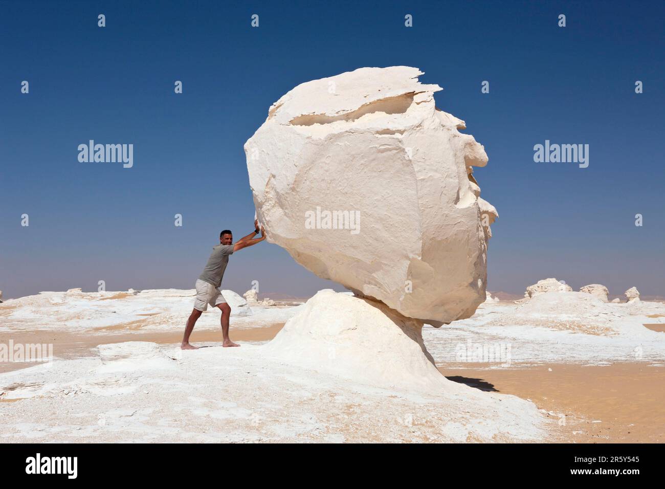 Tourist, limestone formation, White Desert National Park, Libyan Desert ...