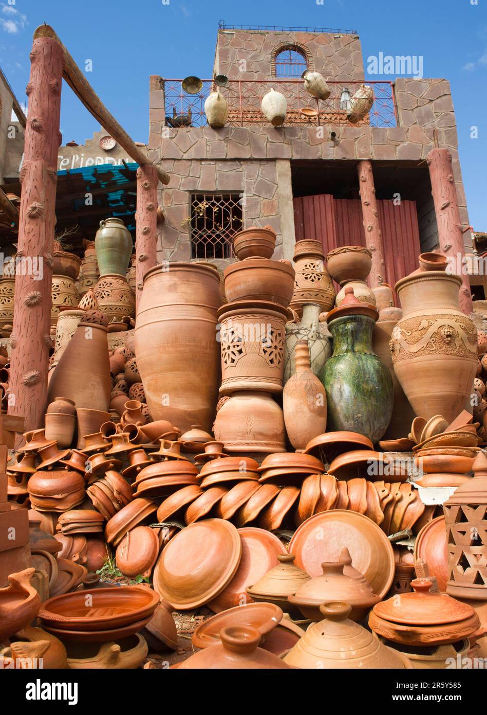Moroccan potteries hi-res stock photography and images - Alamy