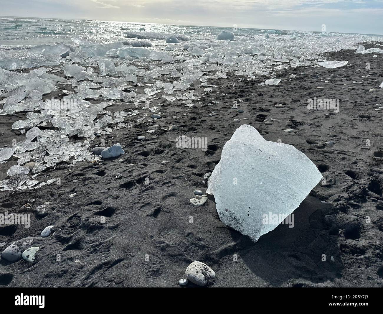 Diamond Beach, Iceland. 12th Apr, 2023. Pieces of ice lie in the black ...