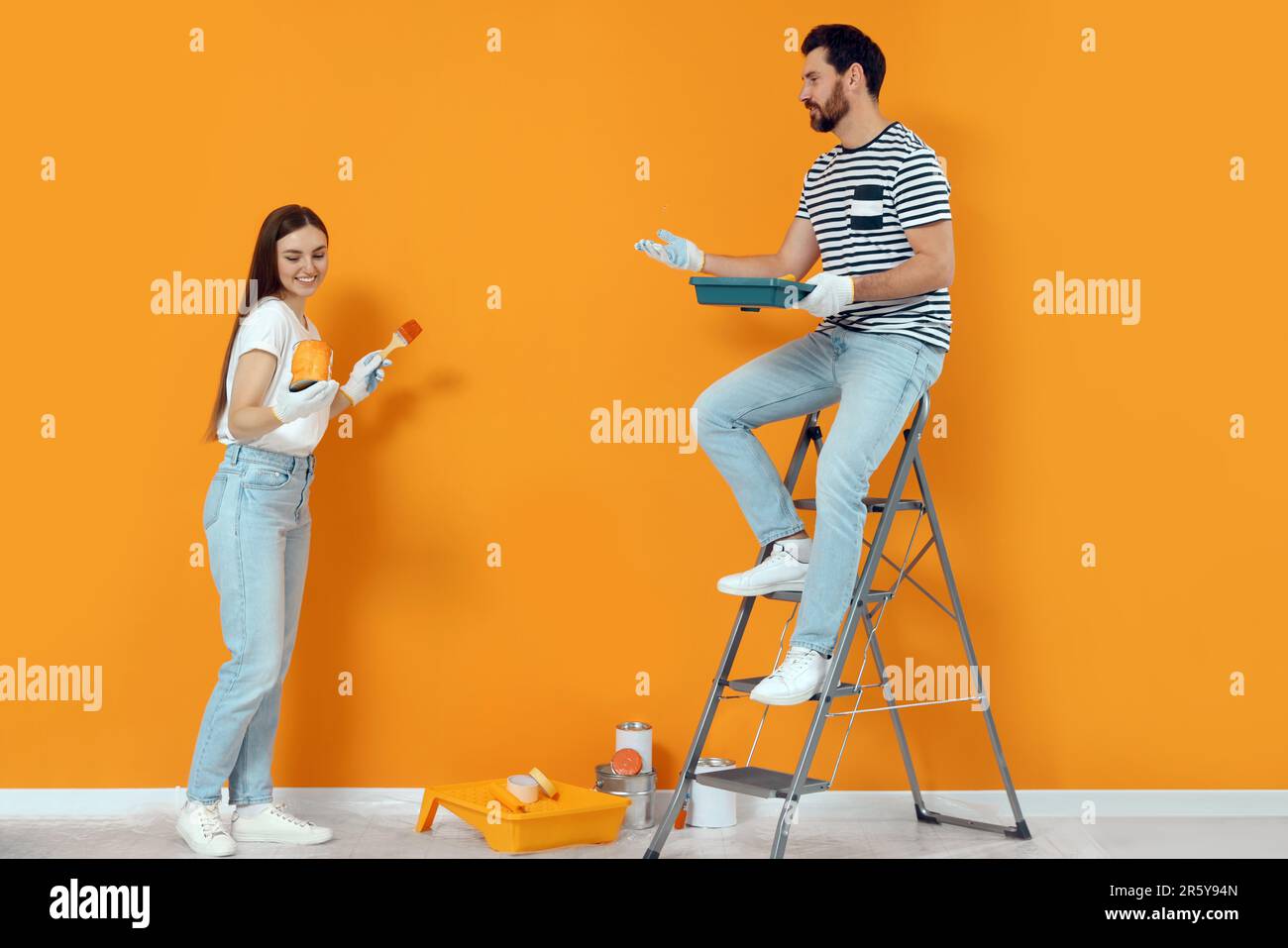 Freshly painted wall hi-res stock photography and images - Alamy