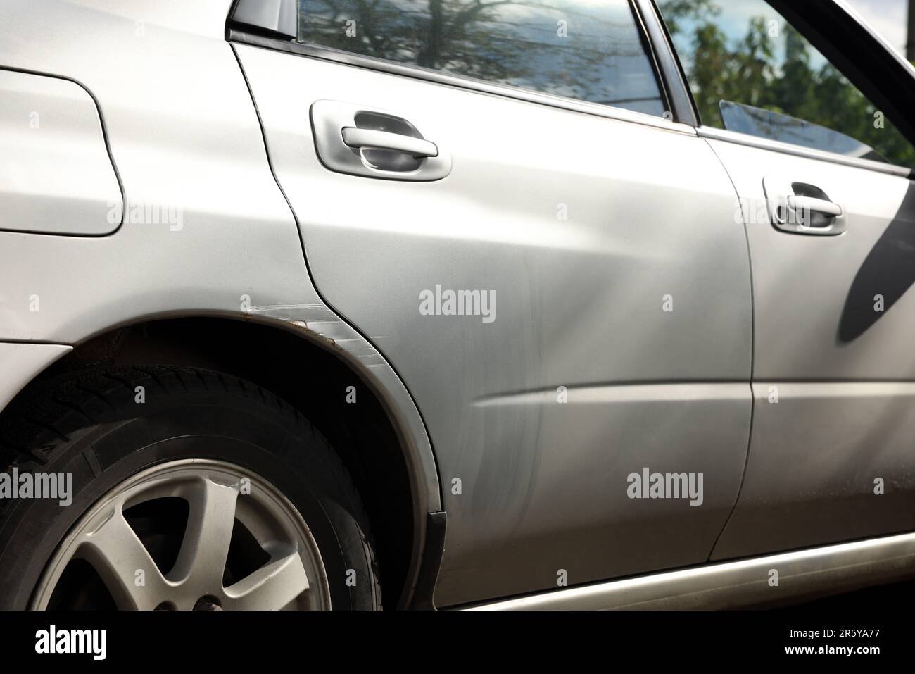 Scratch car doors hi-res stock photography and images - Alamy