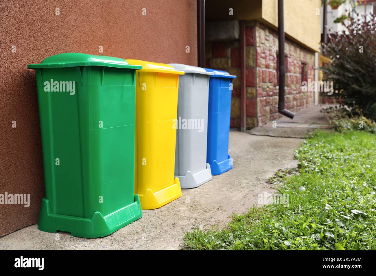 Recycling bins separating rubbish hi-res stock photography and images ...