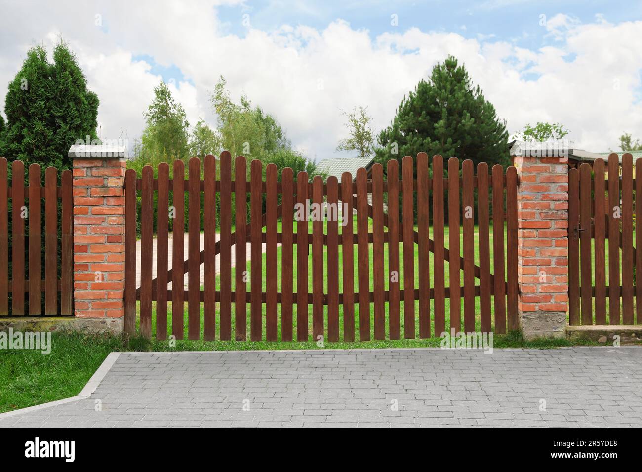 Large wooden gates closed hi-res stock photography and images - Alamy