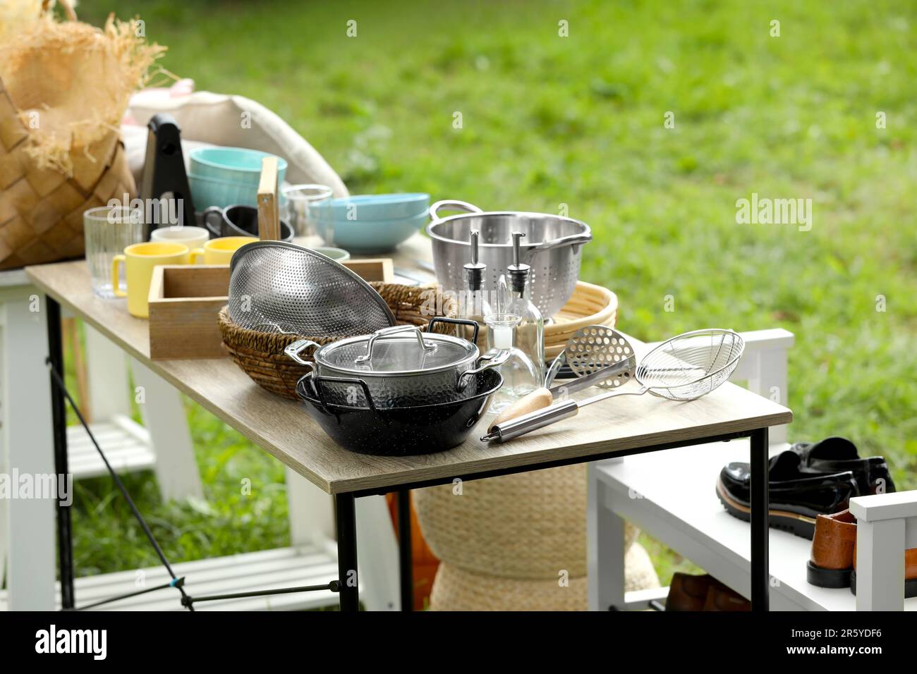 Kitchen tables for sale hi-res stock photography and images - Alamy