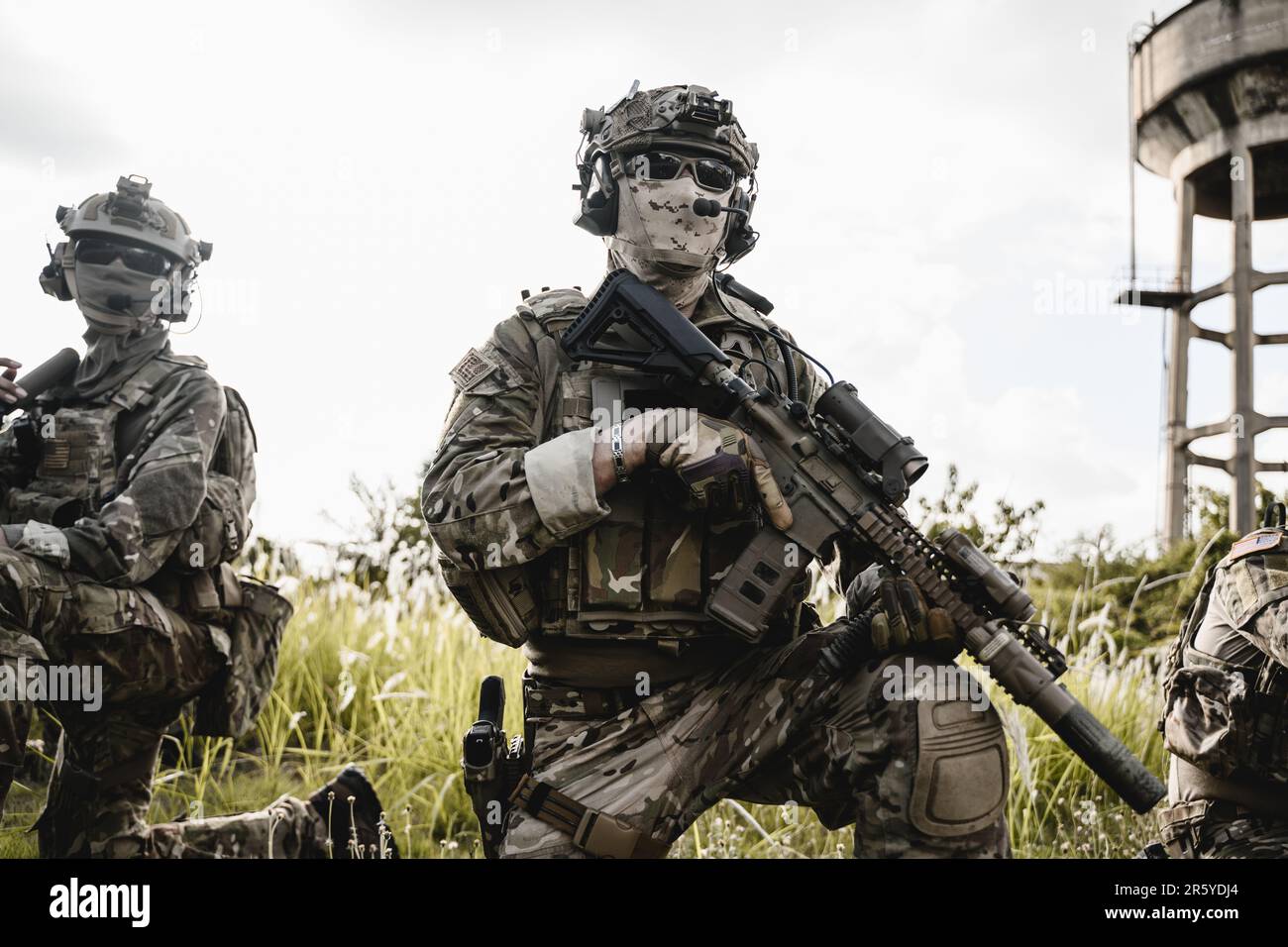 Smart teamwork of soldiers running forward and attacking enemy Stock ...