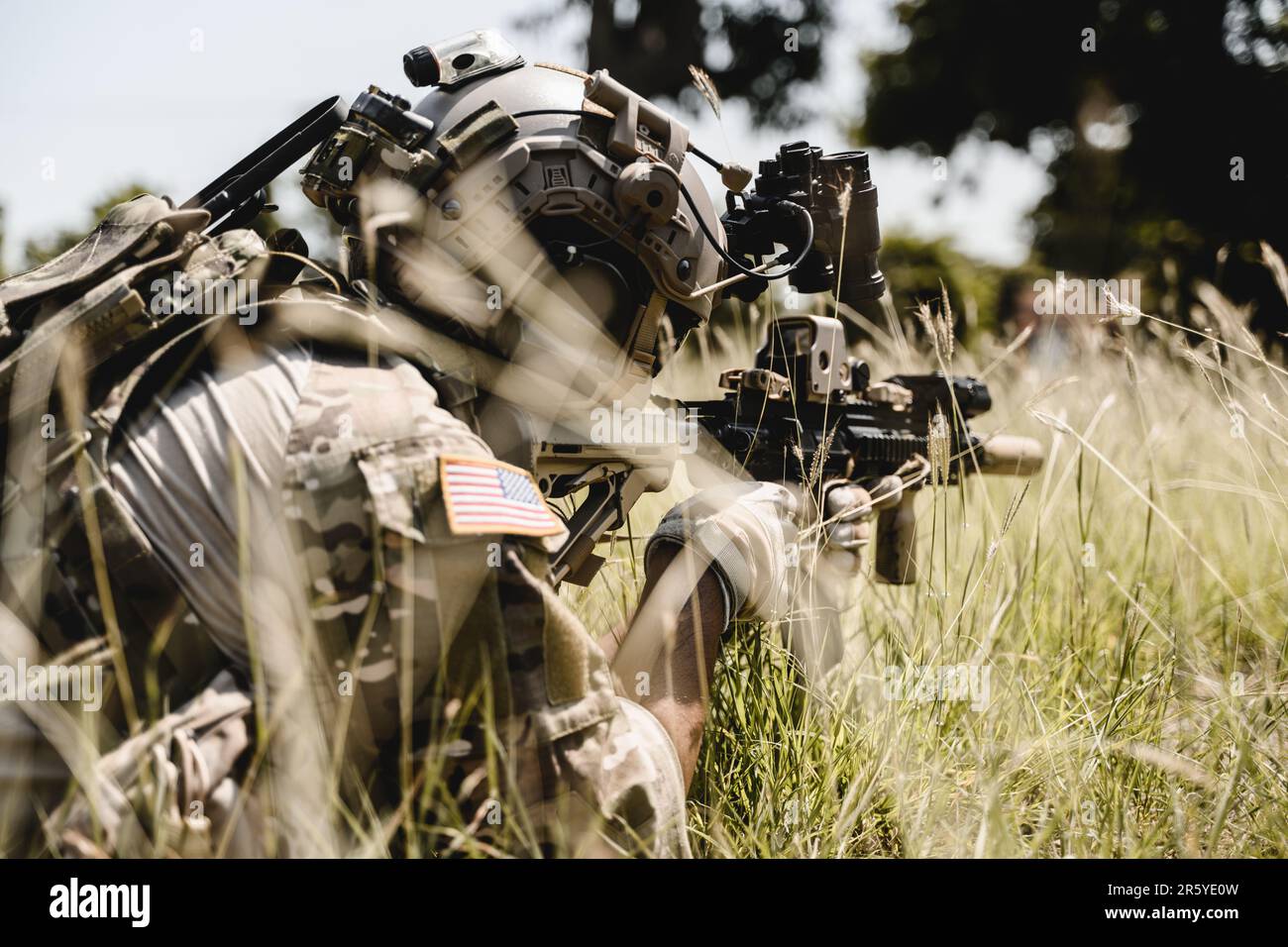 Smart teamwork of soldiers running forward and attacking enemy Stock ...