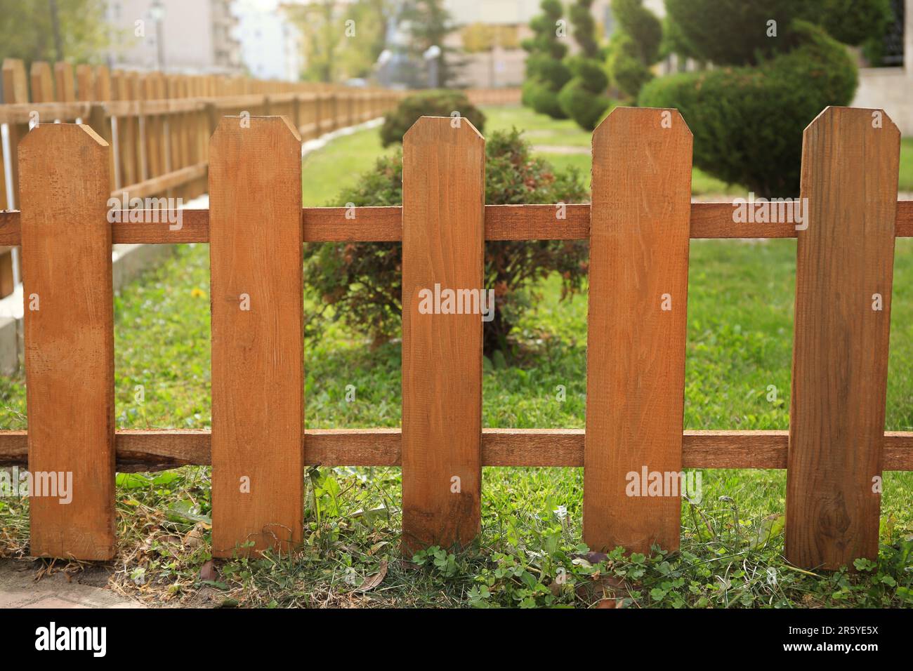 Small backyard timber fence hi-res stock photography and images - Alamy