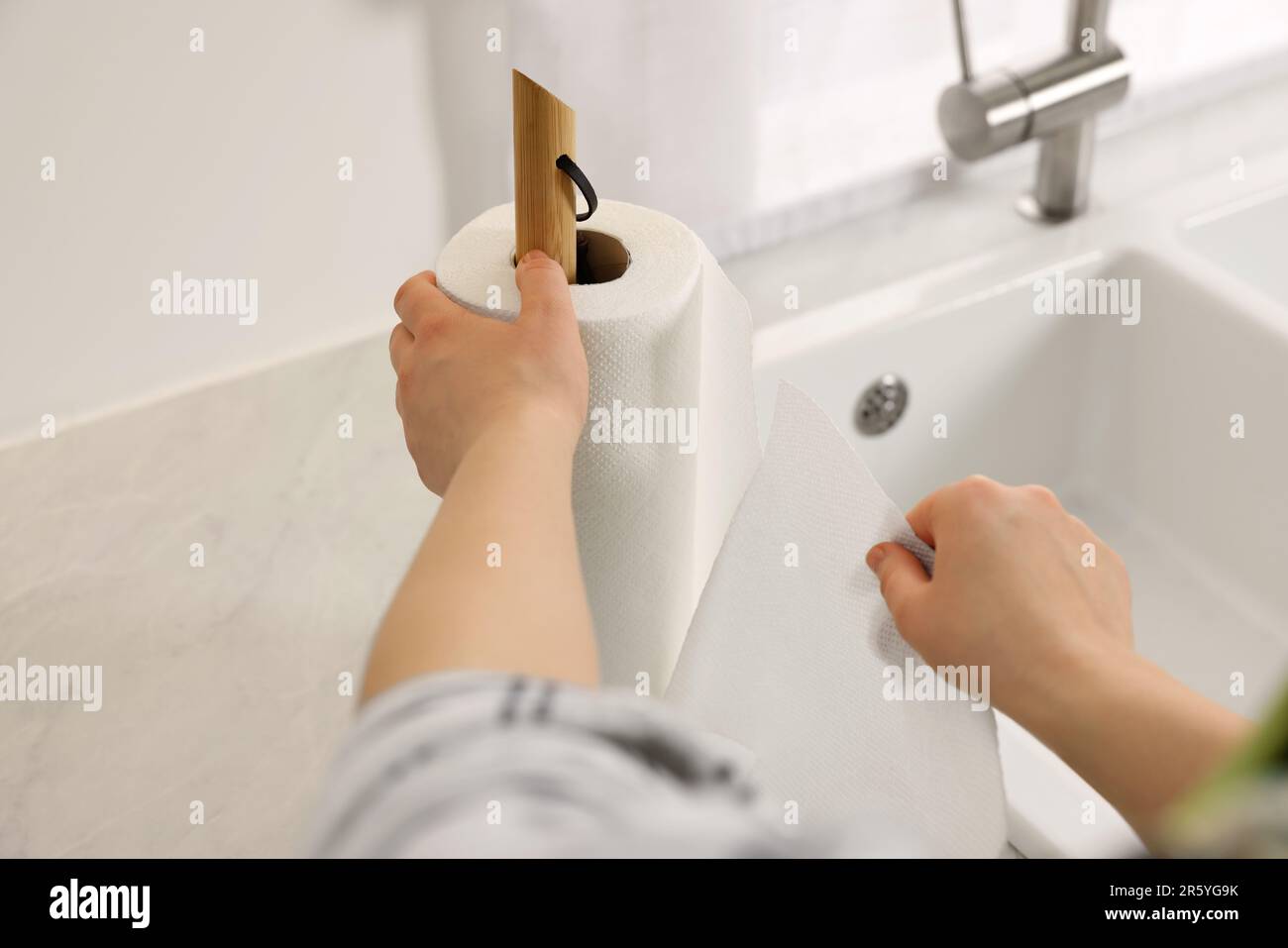 Using paper towels hi-res stock photography and images - Alamy