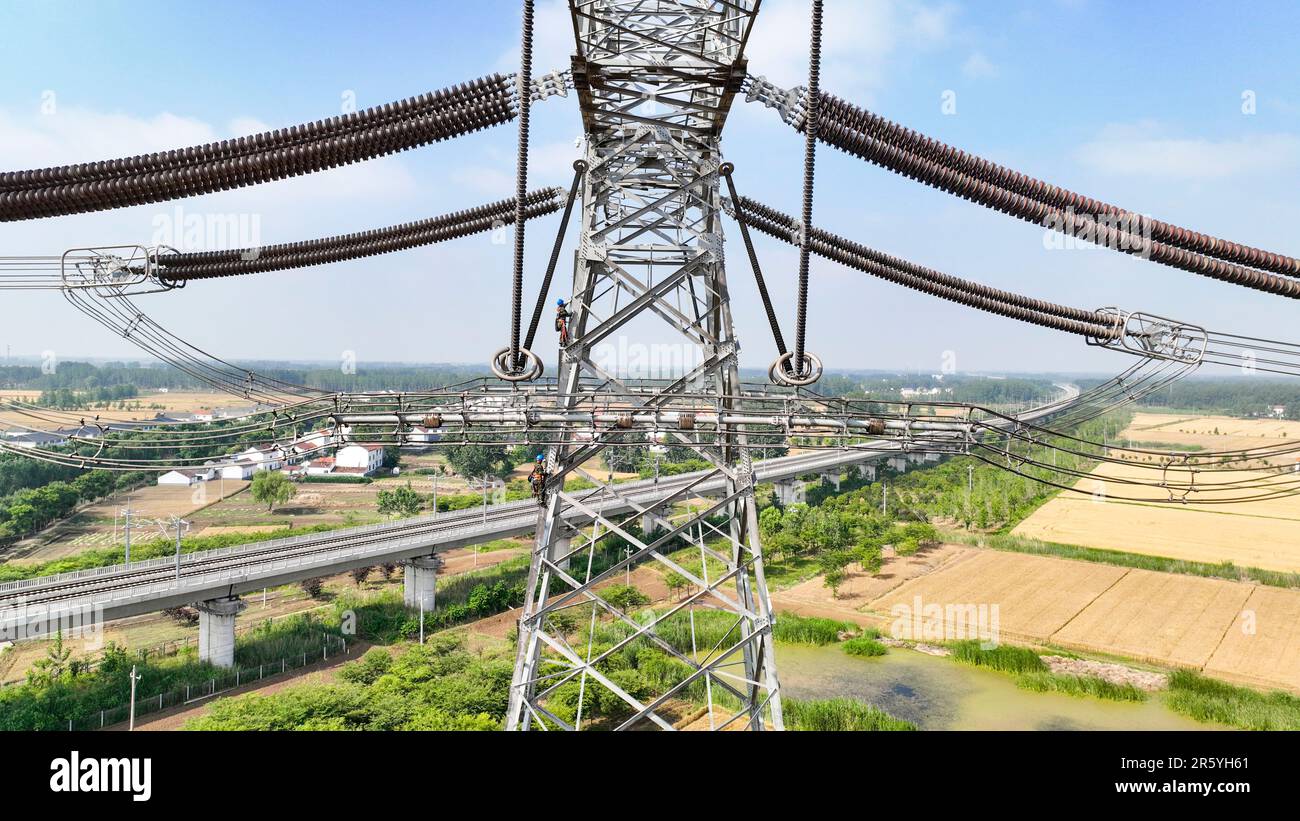 YANCHENG, CHINA 0 JUNE 6, 2023 - Maintenance personnel check the line ...