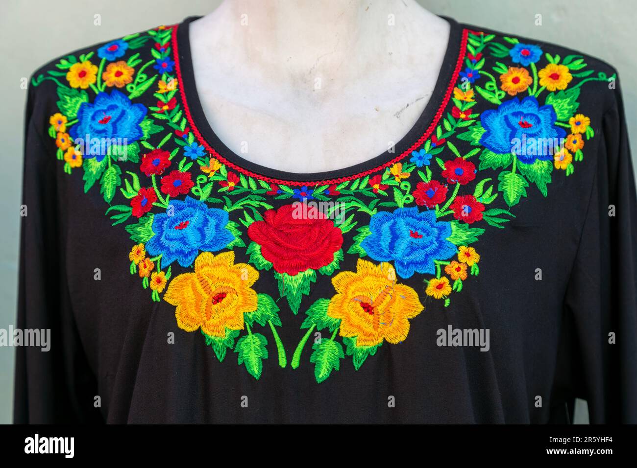 Mexican traditional clothes yucatan hi-res stock photography and images ...