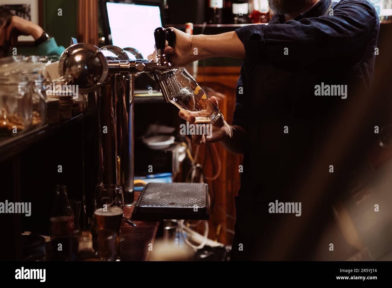 Pint behind bar hi-res stock photography and images - Alamy