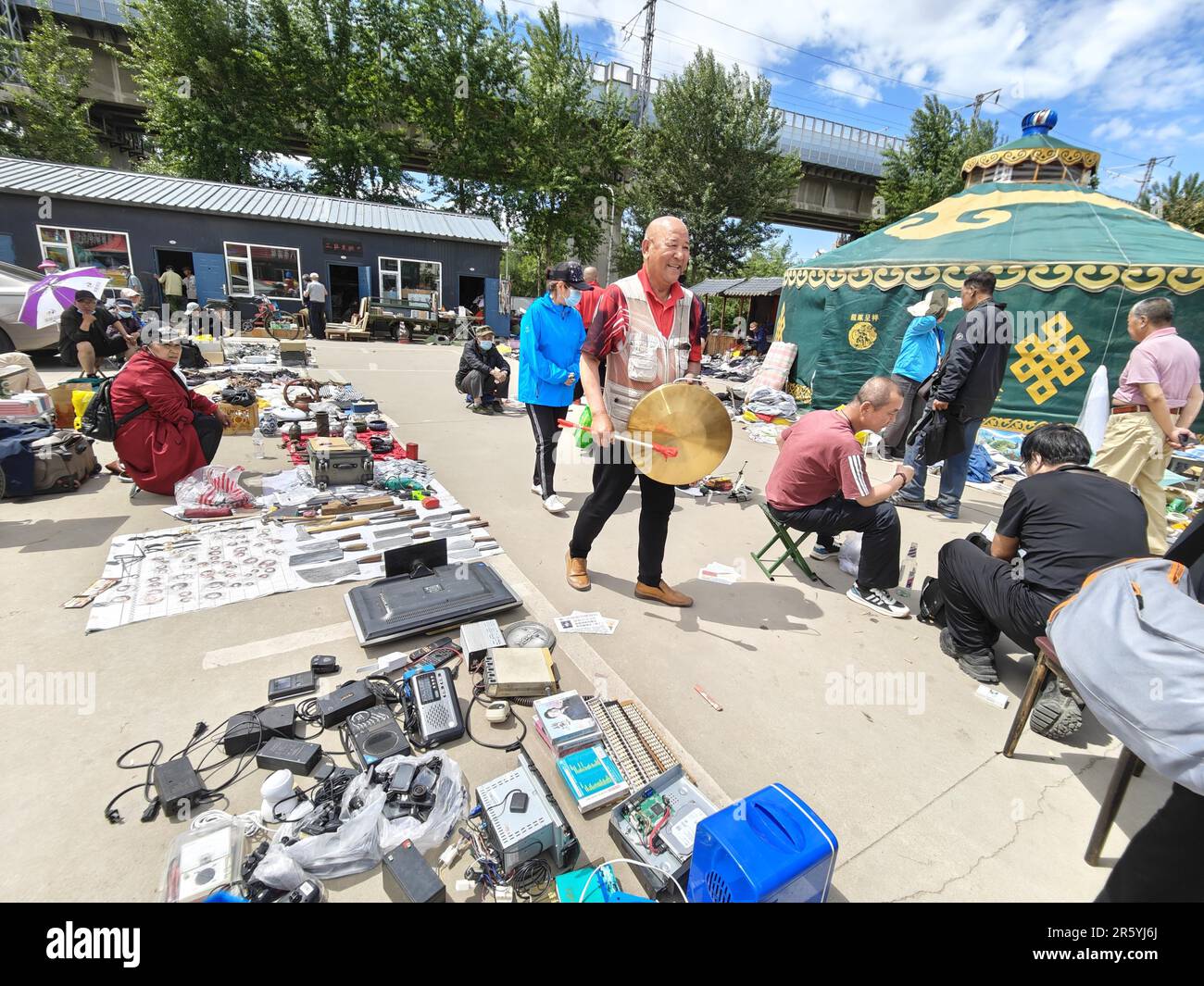 Visit the largest second-hand market in Changchun City, northeast China ...