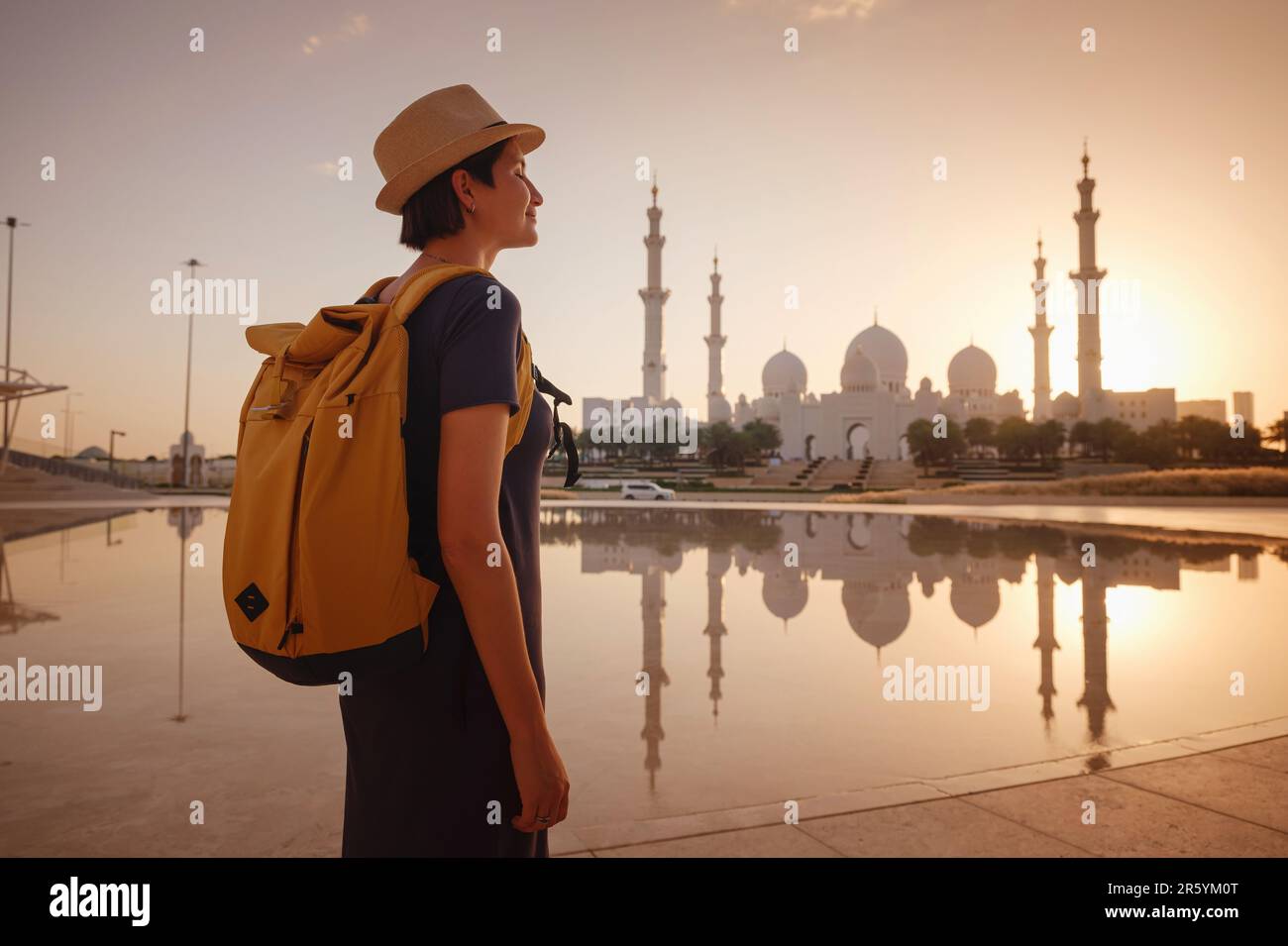 travel to the United Arab Emirates, Happy young asian female traveler ...