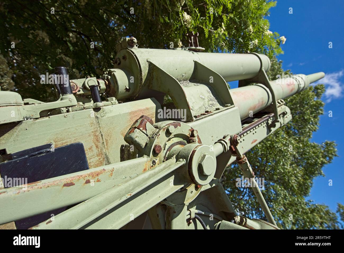 Old ww2 anti-aircraft gun memorial in sunny summer weather, Lauttasaari ...