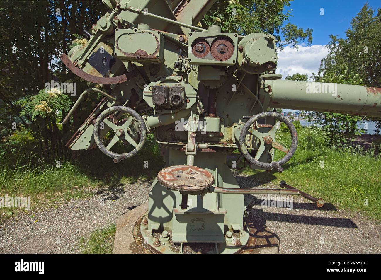 Ww2 anti aircraft gun hi-res stock photography and images - Alamy