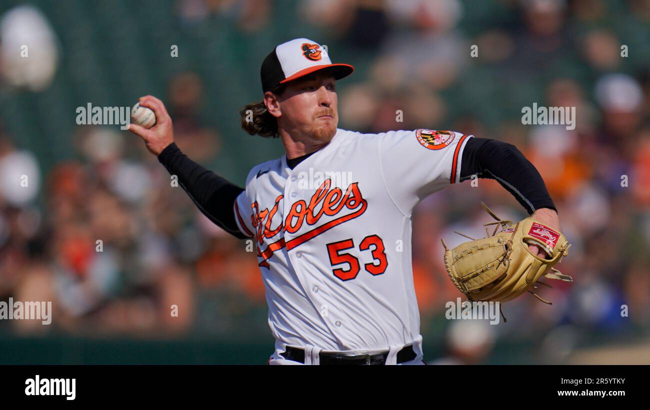 Baltimore Orioles relief pitcher Mike Baumann throws a pitch during the ...